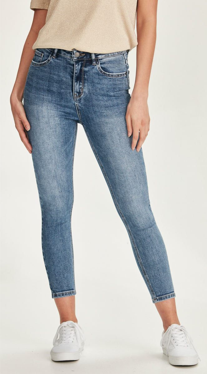 GEMMA | Short Stuff Jean Blue – junkfoodjeans